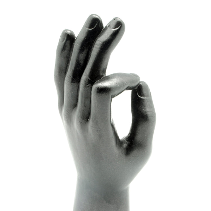 SMALL HANDS – Batle Studio